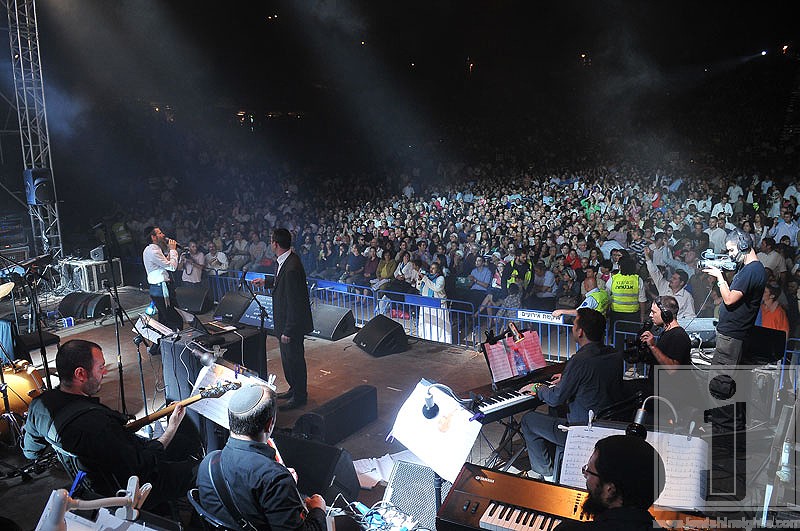 Photos & Videos from Avraham Fried Concert in Sultan, Israel | Jewish ...