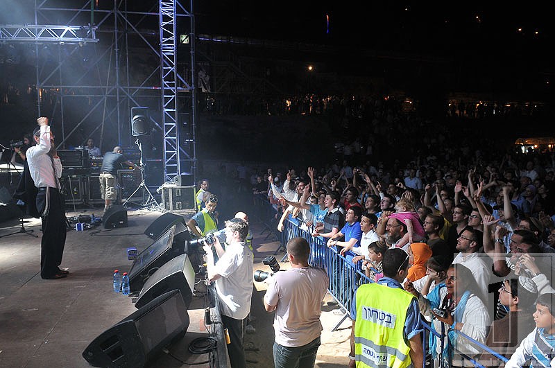 Photos & Videos from Avraham Fried Concert in Sultan, Israel | Jewish ...