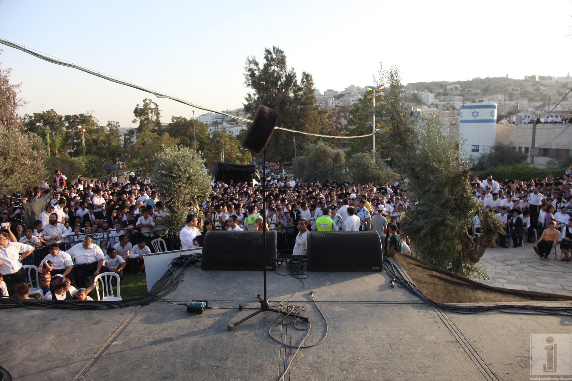 Lipa & Friends at Chevron | Jewish Insights