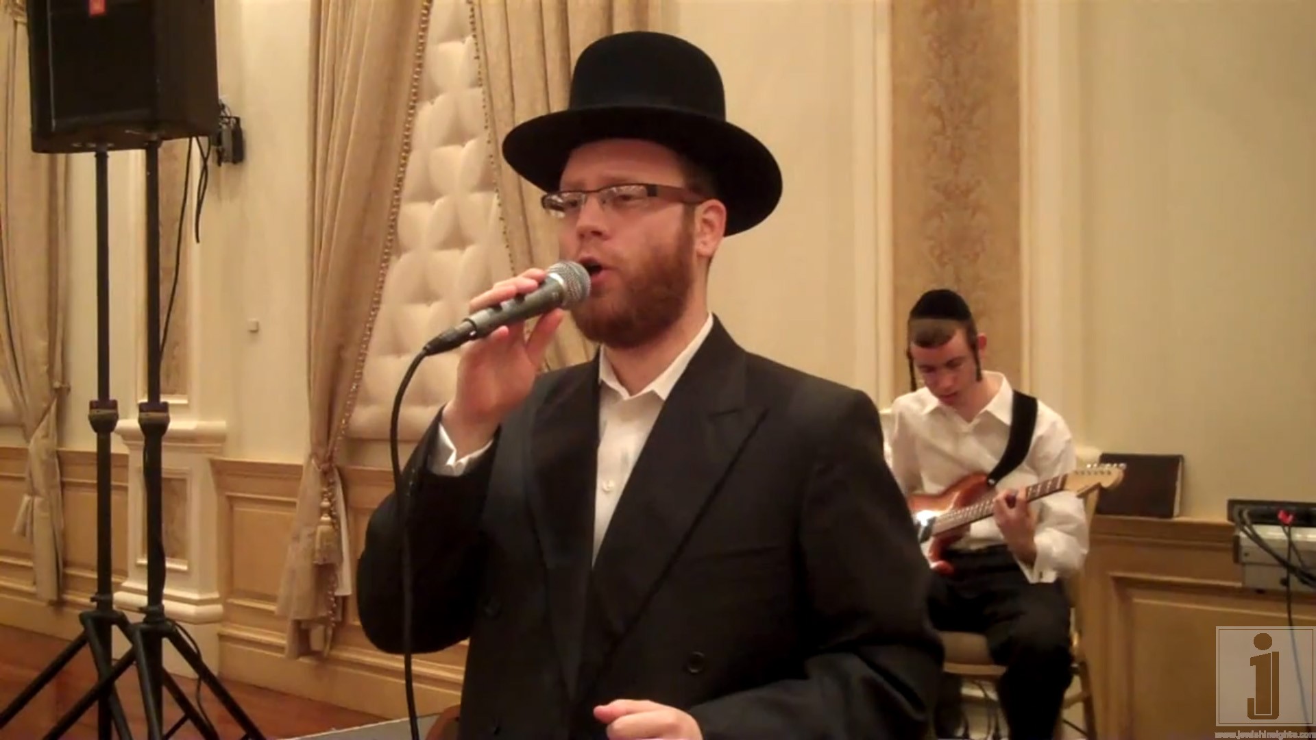 Yumi Lowy sings “Modim Anachnu” | Jewish Insights