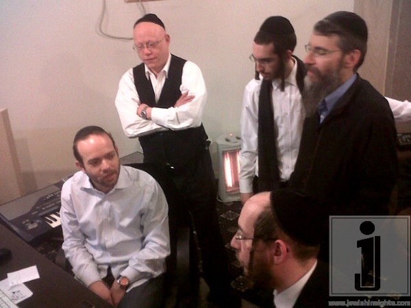 Avraham Fried, The Shira Choir & Ruli Ezrachi in the studio working on ...