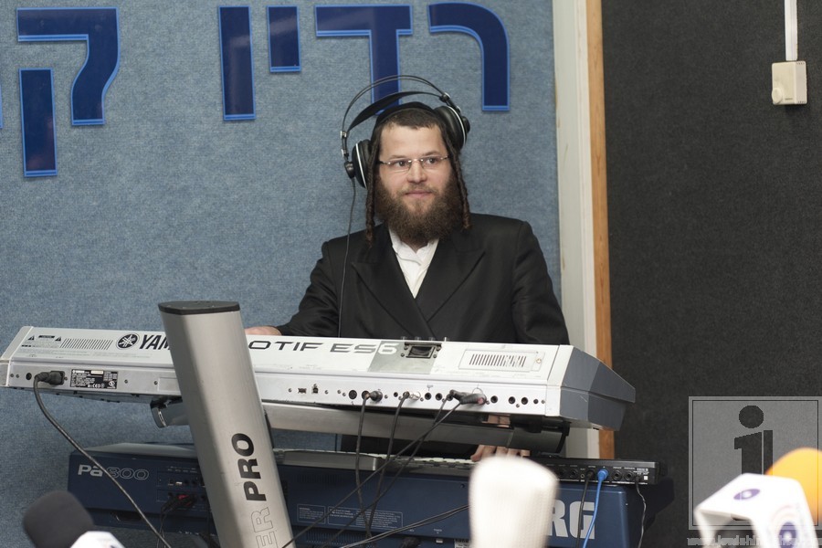Kumzits at Radio Kol Chai in memory of Rabbi Moshe Goldman z”l with ...
