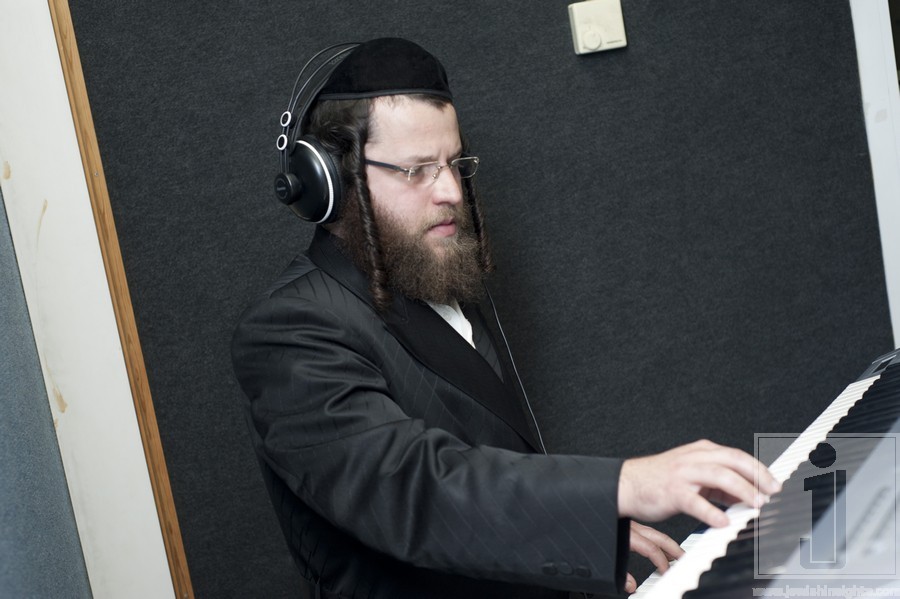 Kumzits at Radio Kol Chai in memory of Rabbi Moshe Goldman z”l with ...